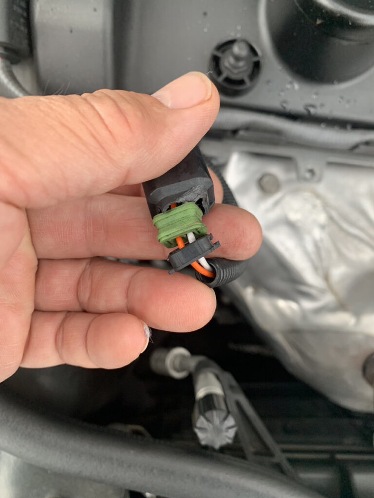 長野県松本市在住 MINI R56 2014年 VANOSソレノイドのカプラー交換 | CarCheck | 長野県塩尻市周辺の輸入車修理は ...